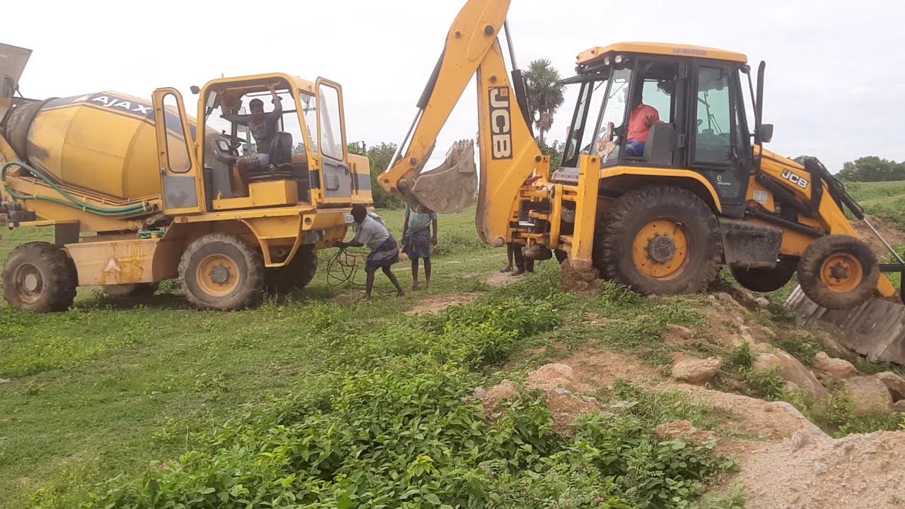 Ajax Argo 4000 stuck in the mud and jcb || backhoe operator pull the ...