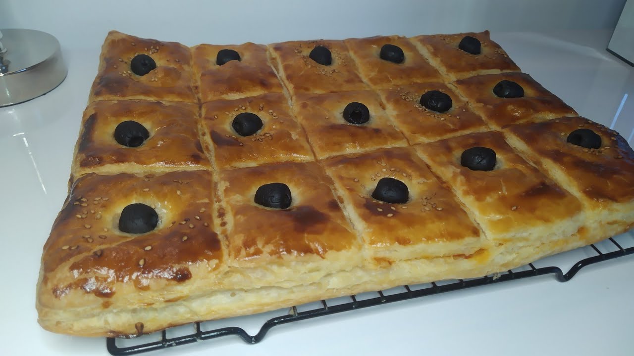 Recette la coca algérienne / pizza couverte feuilleté maison - YouTube