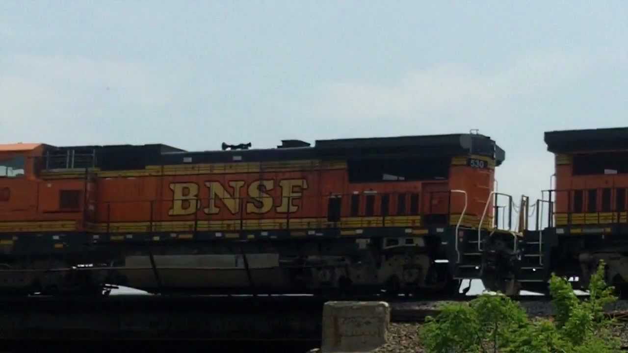 BNSF 5455 Meets GALGAL w/ Bluebonnet SD40-2! - YouTube