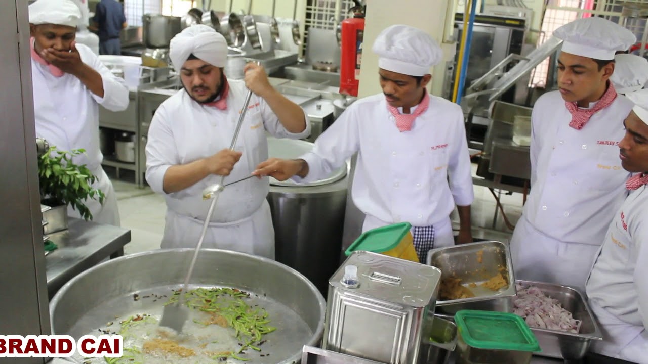 BUSY KITCHEN - YouTube