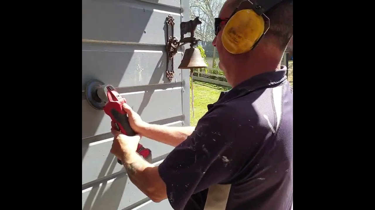 sanding weatherboards - YouTube