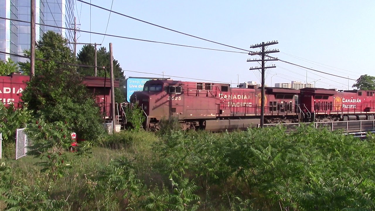 CP short autorack/intermodal train. - YouTube