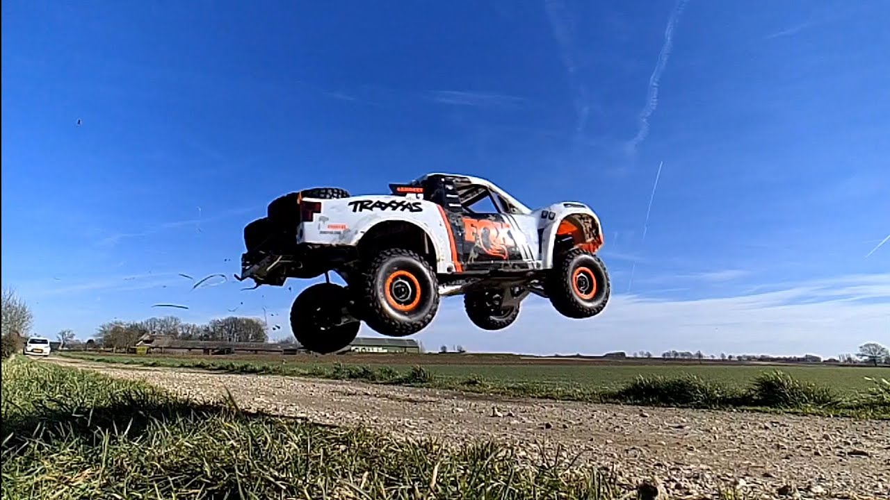Traxxas UDR Unlimited Desert Racer Slow Motion Shocks - YouTube