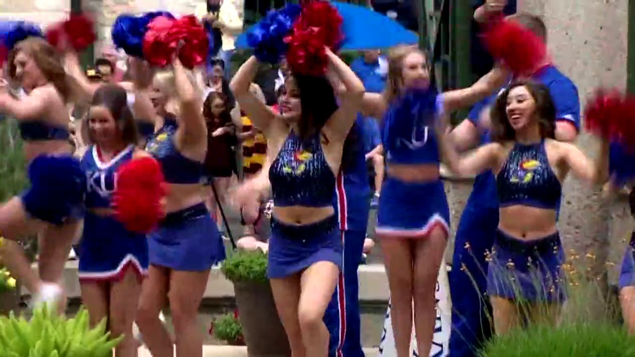Floating Pep Rally on the River Walk for NCAA Final Four - YouTube