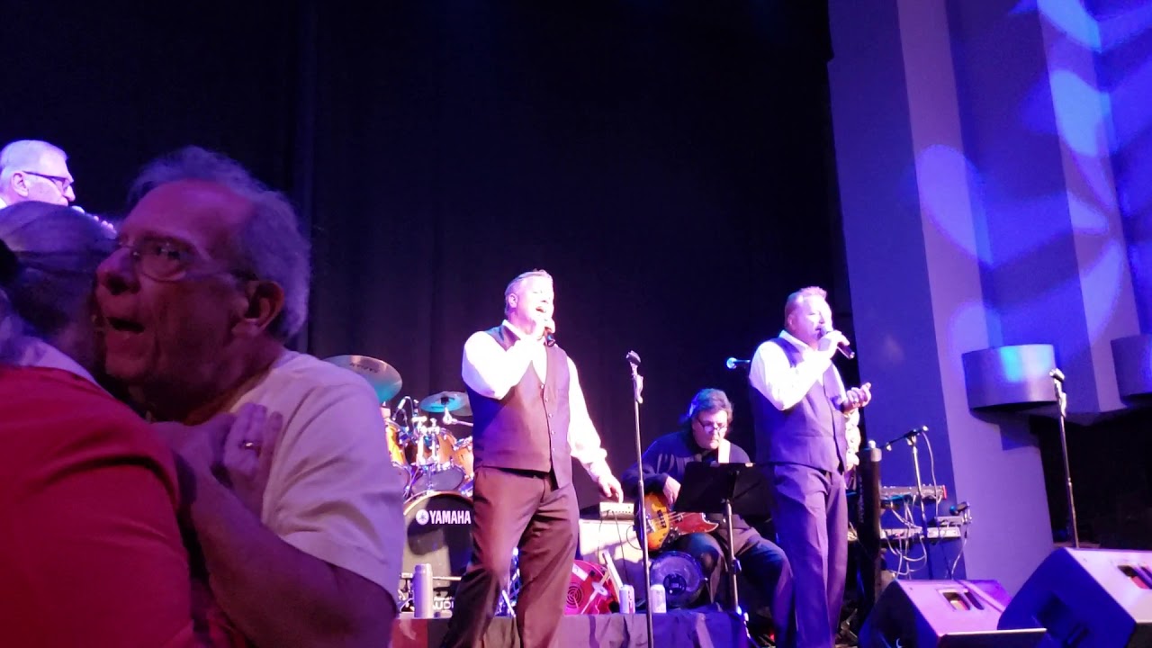 Chuck Blaskos Vogues singing "turn around look at me " @ the Oaks ...