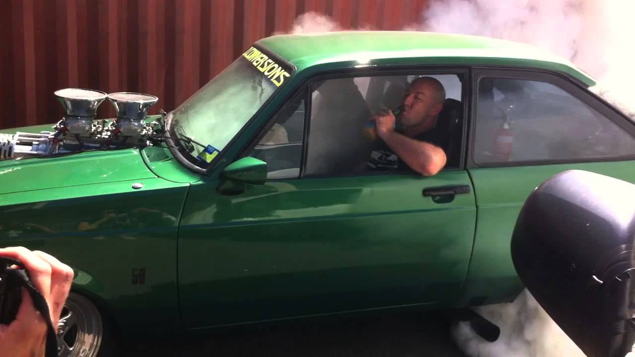 Carbeque Mark Dall'acqua Ford Escort burnout 1 - YouTube