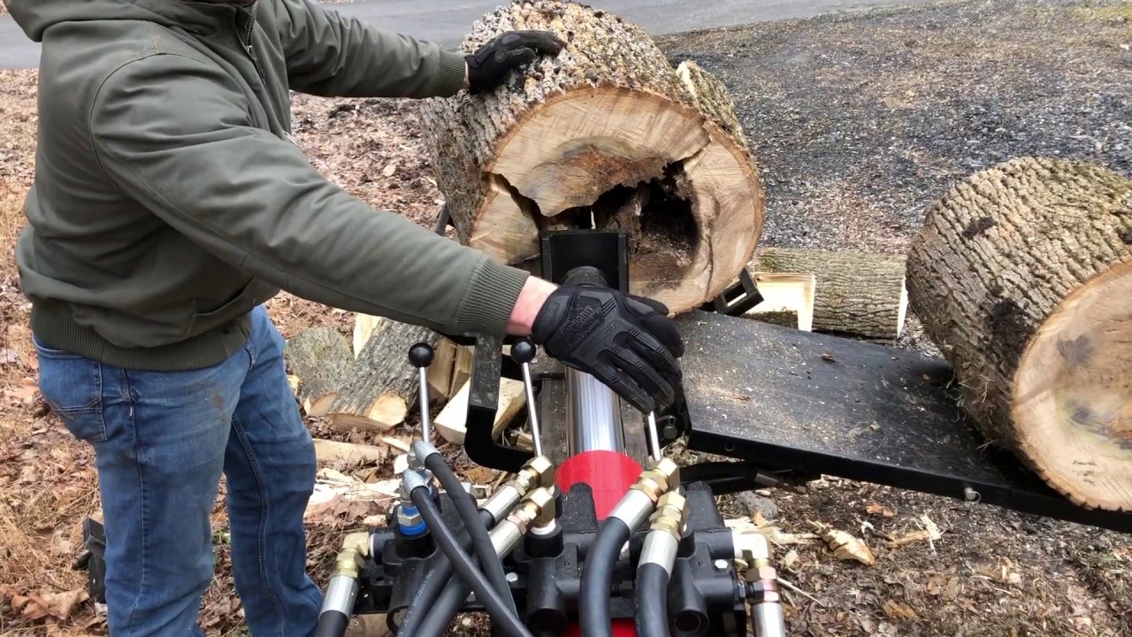 Splitting Poplar with the Rugged Split 37 Ton log splitter by Rugged ...