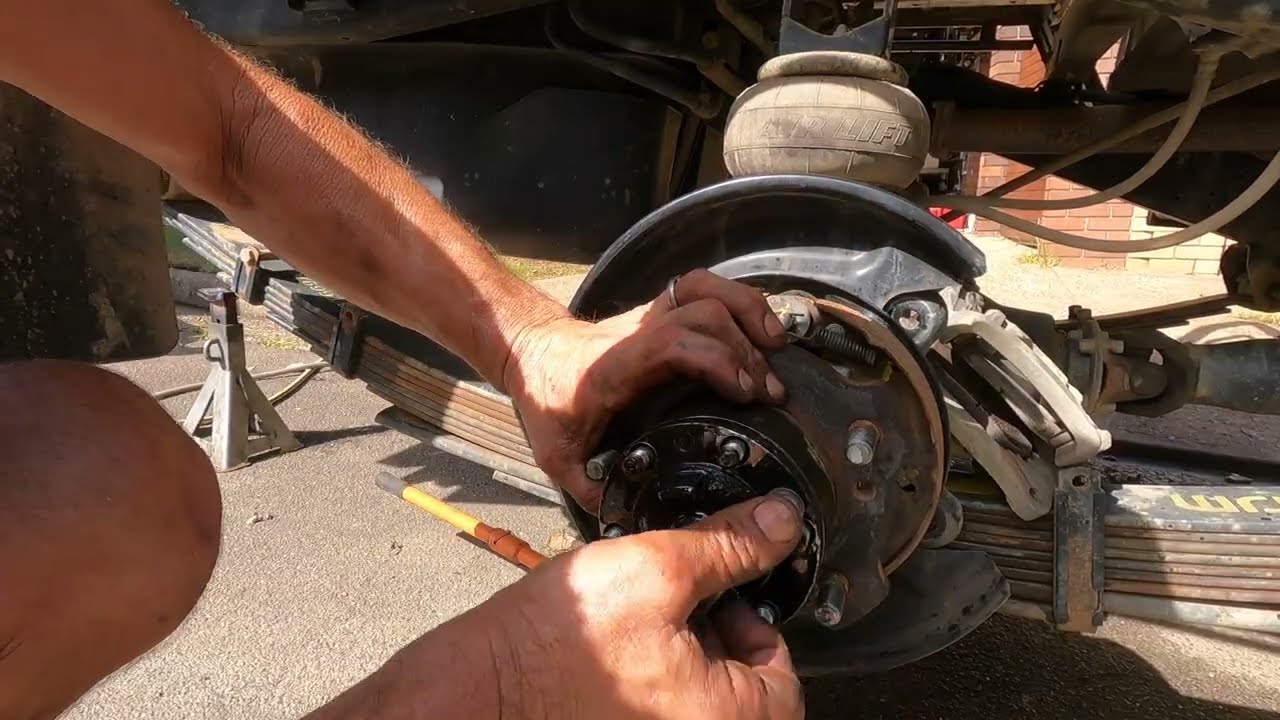 Toyota 70series Landcruiser HANDBRAKE adjustment and Wheel bearing ...
