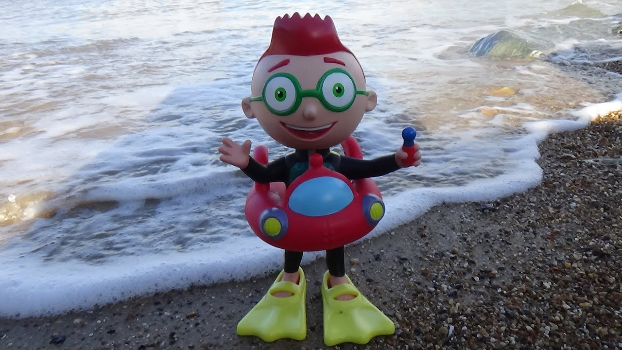 Little Einstein At The Beach! - YouTube