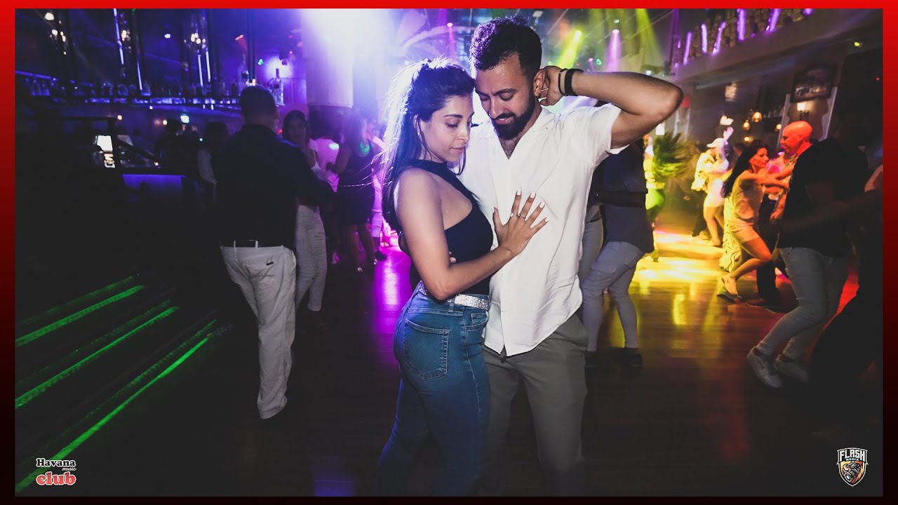 Esme - A Las 12 Ft Felix [Daniel y Nofar] @Sensual Bachata Dance - YouTube