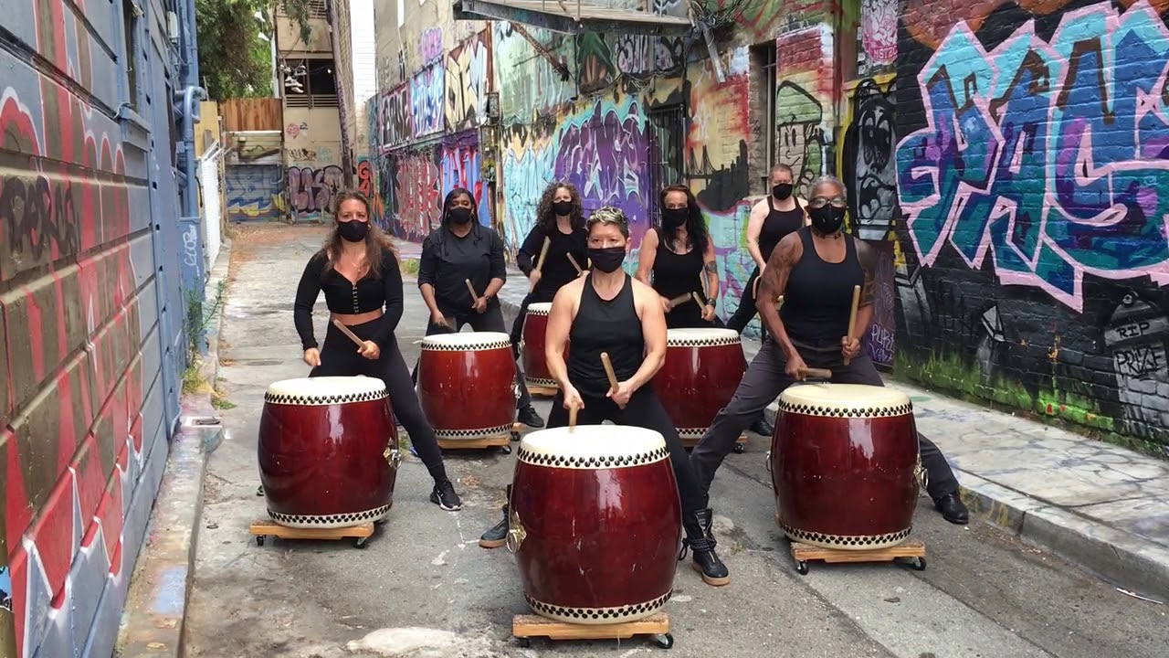 Dance Brigade in the alley - YouTube
