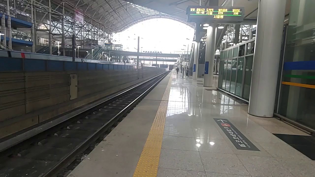 KTX 31호기 서울행 #108열차 광명역 진입 - YouTube