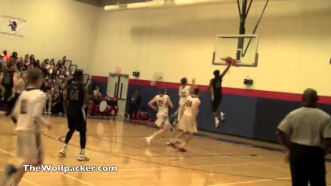 Mike Okauru DUNKS on defender - YouTube