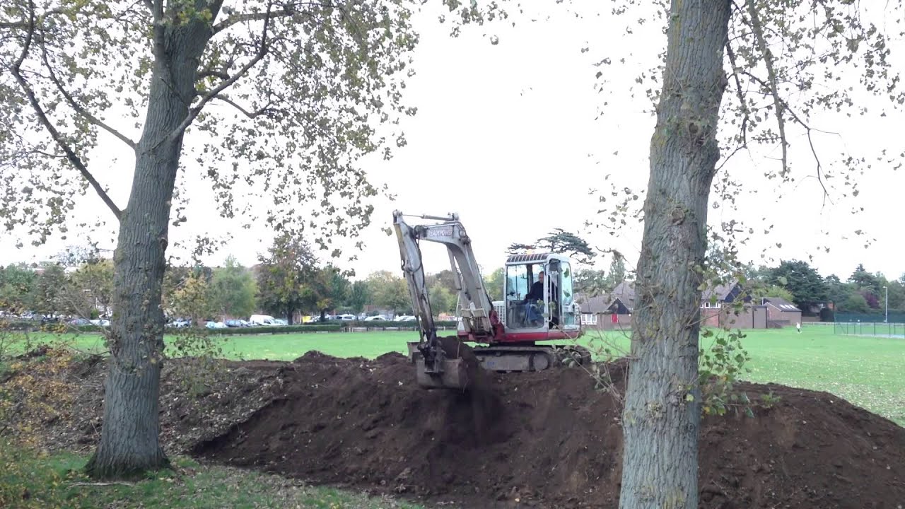 Takeuchi TB175 Moving Soil. Digger Bagger graver Pelle. HD - YouTube