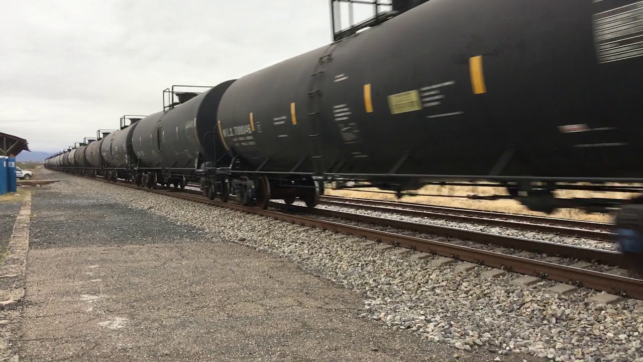 KCSM ES44AC #4638 y KCS SD70ACe #4114al norte - YouTube