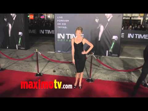 Rachel Roberts at "IN TIME" Premiere Arrivals - YouTube