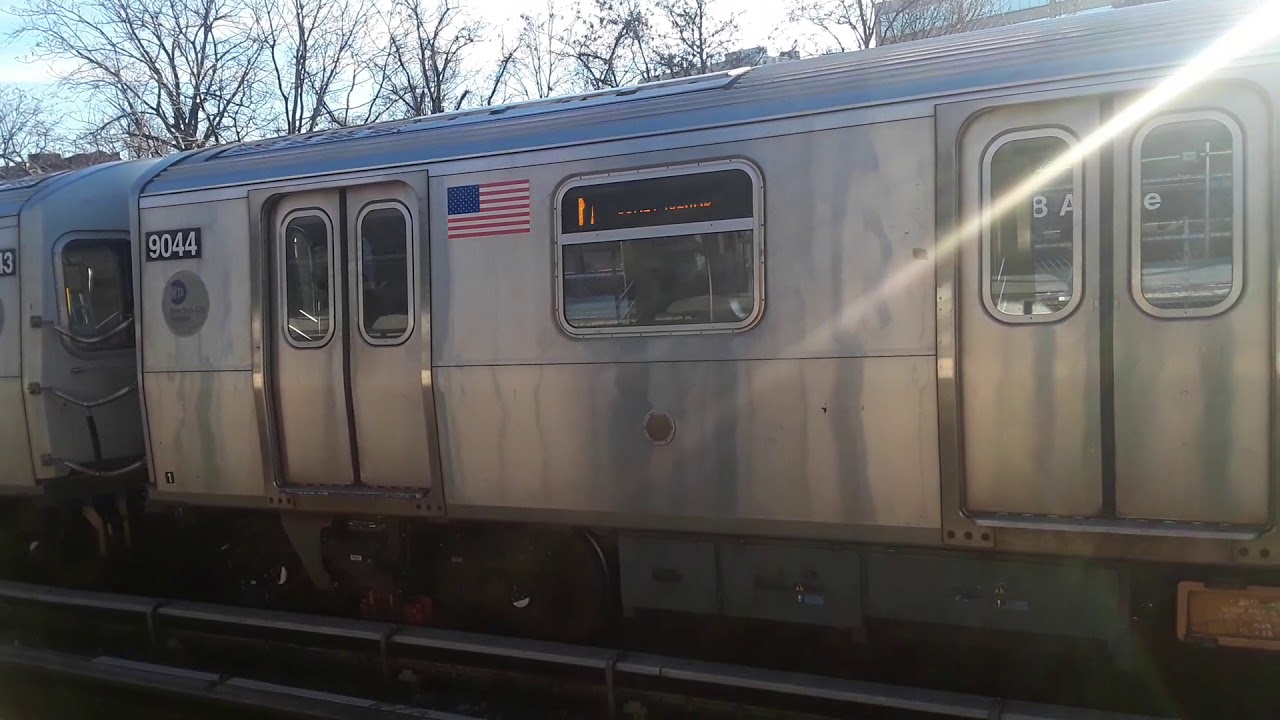 R160B N Express Train @ 8th Avenue - YouTube