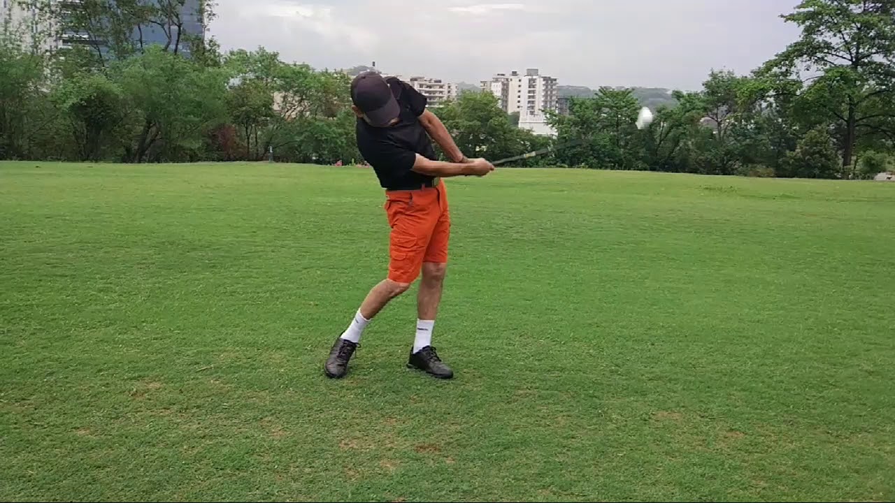 Golf Swing in perfect rotation. - YouTube