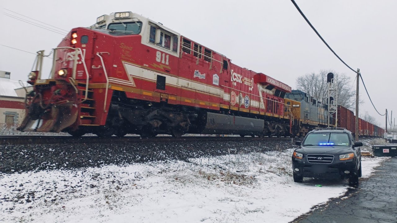 CSX River Line: Snow with the chance of CSX's Red Locomotive - YouTube