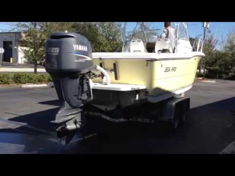 2002 sea pro 235 walk around - YouTube