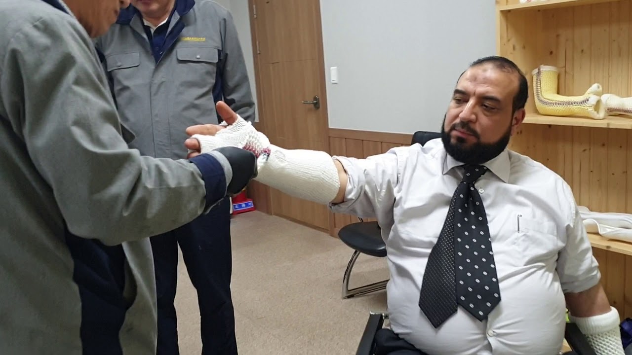 HM CAST Procedure Training (Hold the middle, ring, little finger) - YouTube