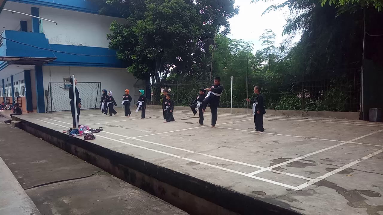 Silat Mustika Bekasi di SD Generasi Azkia Bogor - YouTube