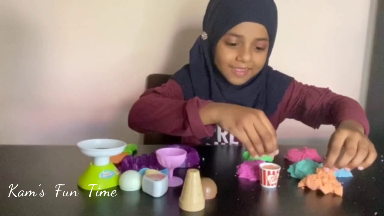 Smiggle Fluffy sand review and playing - YouTube