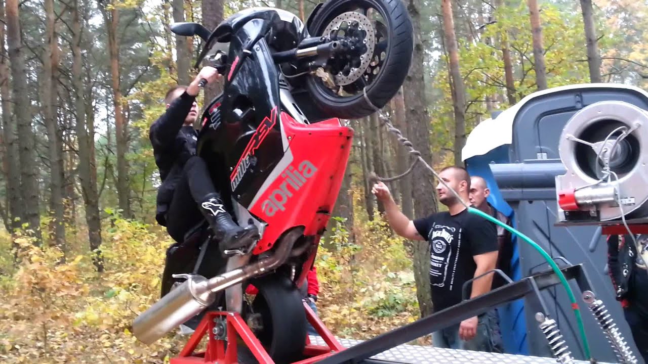 Wheelie Aprilia RSV 1000 part 2 - YouTube