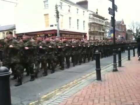 Irish army parade in Dundalk - YouTube