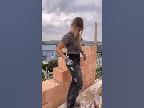Кладка крупноформатного кирпичного блока с подрезкой на фронтоне - YouTube