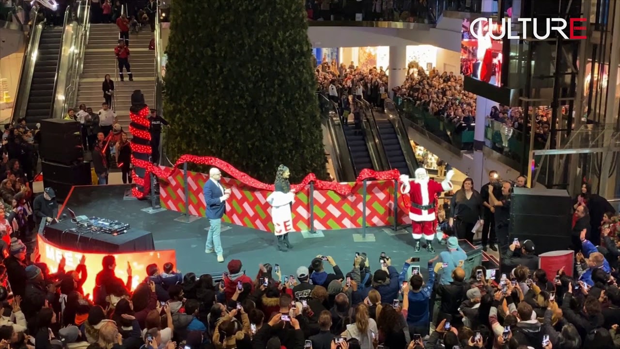 Toronto's Tallest Christmas Tree Lighting at CF Eaton Centre 2019 🌲 ...