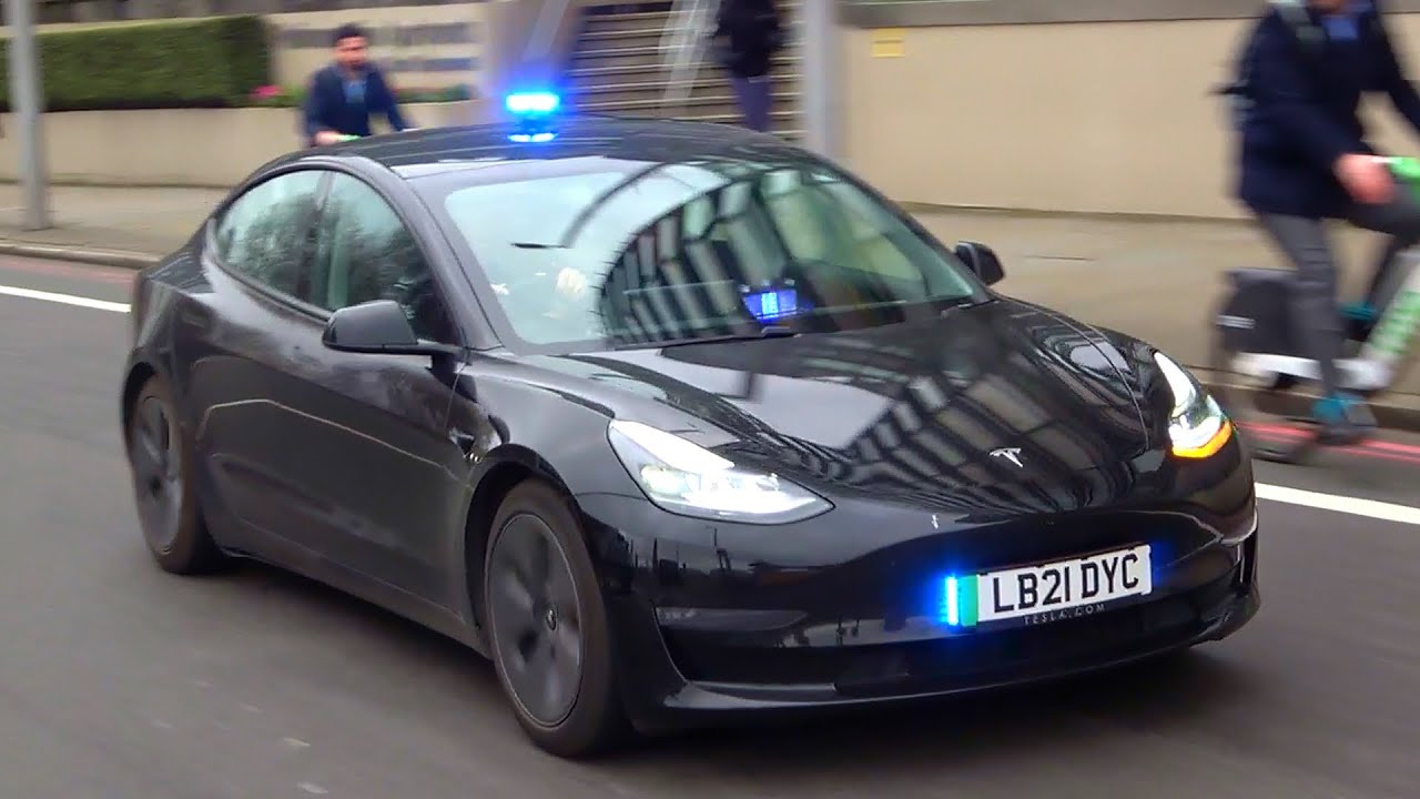 Unmarked Tesla Model 3 emergency lights + sirens in London - YouTube