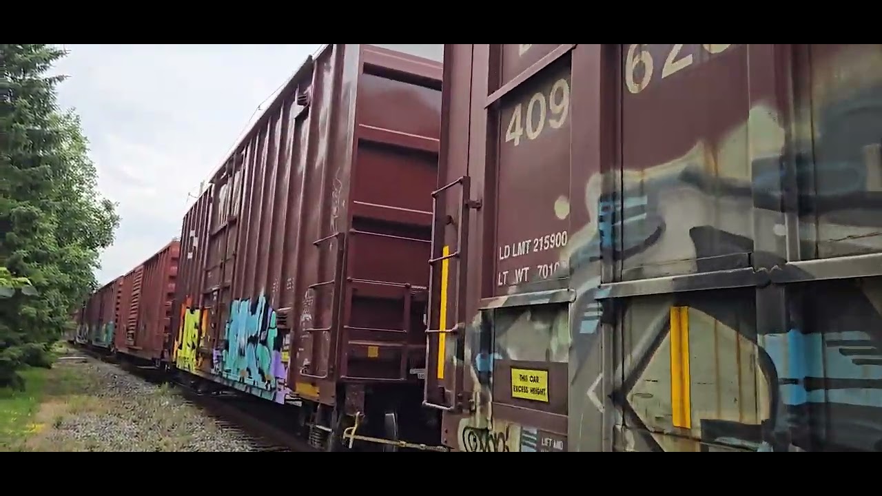 10:55 4th chase NS HO6 Northbound in the town of Geneva NS-3353/NS-6424 - YouTube