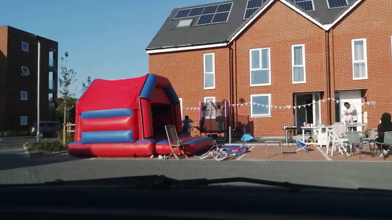 You must see this video in marsh farm Luton UK 🇬🇧 - YouTube