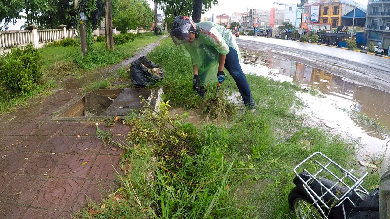 Supper Clogged!!! Culvert Full Clog By Weed - Remove Grass Grow Clog ...