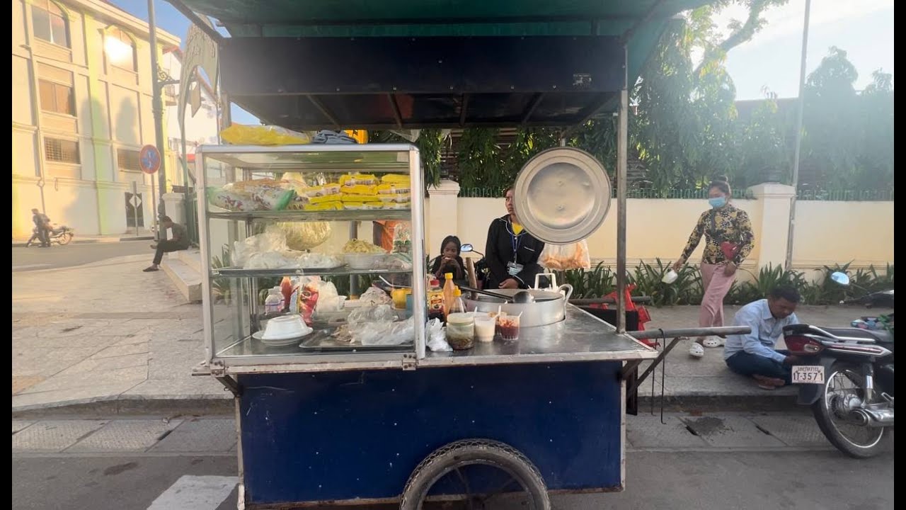 Mobile Food Cart Selling Breakfast - Porridge & Noodle Soup - YouTube