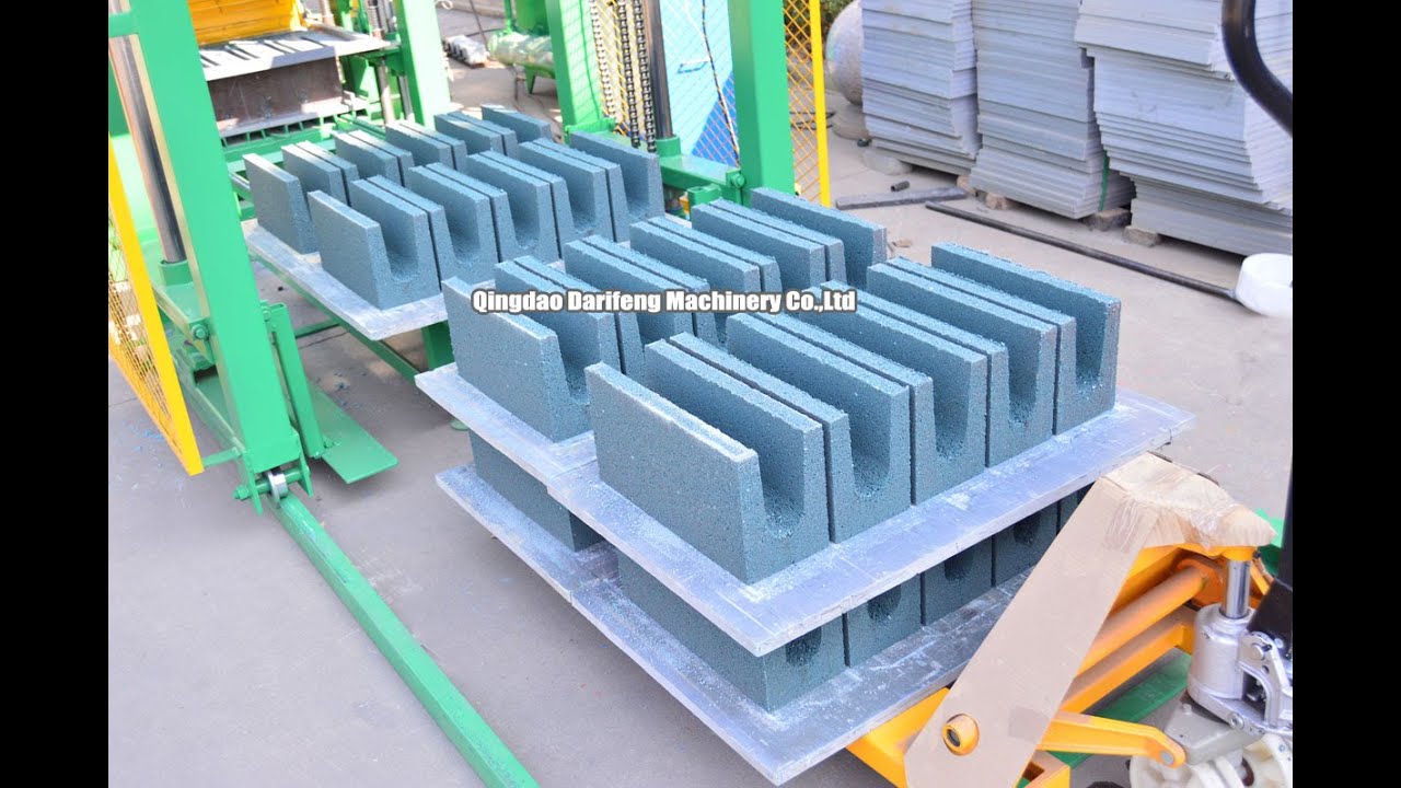 QT4 18 block machine for making U channel blocks - YouTube