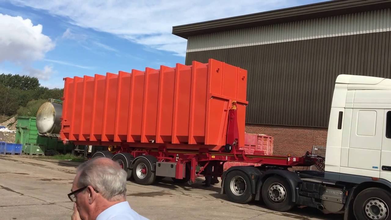 Loading a 9m compactor container onto a HTS30/90 hooklift semi-trailer ...