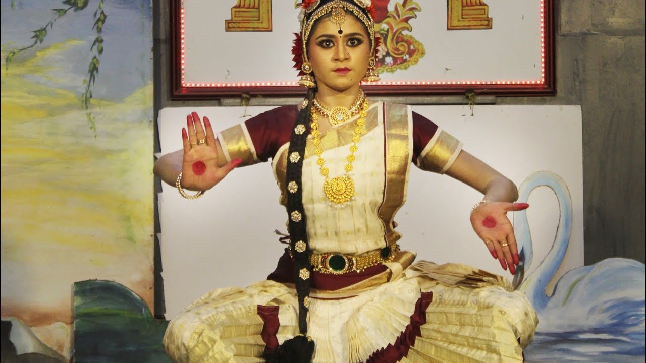 Durga stuthi kuchipudi by Ansha Shaji - YouTube