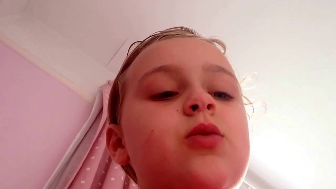The smallest blueberry in the world is this beautiful little girl - YouTube