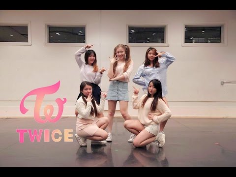 TWICE (트와이스) - \
