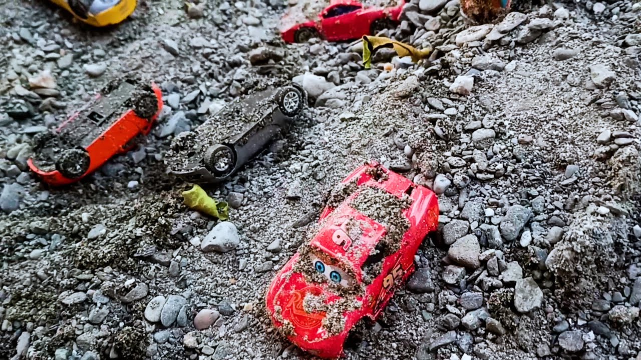 Looking for Muddy Lightning mcqueen cars | Car Cartoon videos - Appu ...