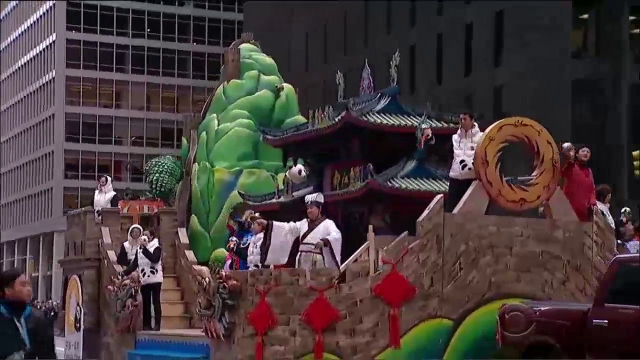Chengdu Panda Float Debuts in 2016 Macy's Thanksgiving Day Parade - YouTube