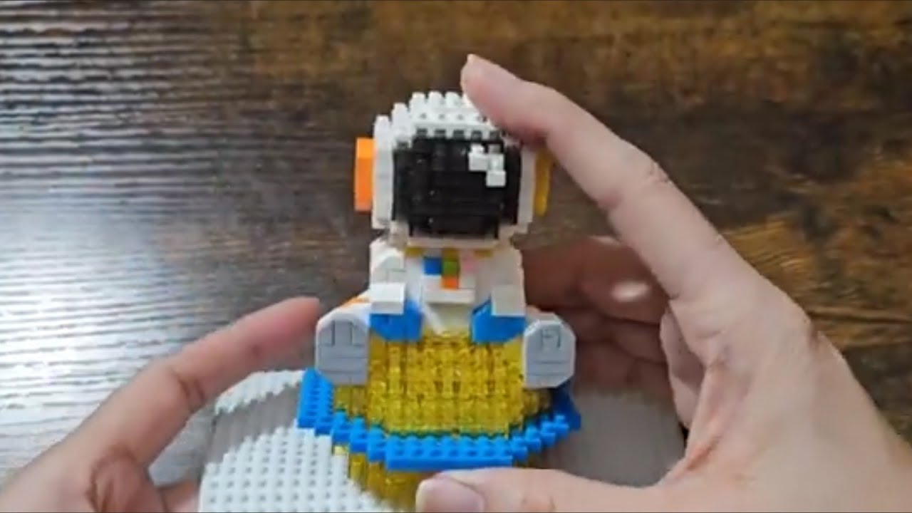 Adorable Spaceman on Planet mini block kit from Temu - YouTube