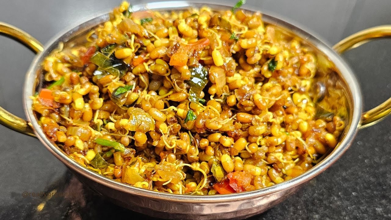 Matkichi Usal | Maharashtrian Style Sprouts Bhaji | Matkichi Bhaji ...