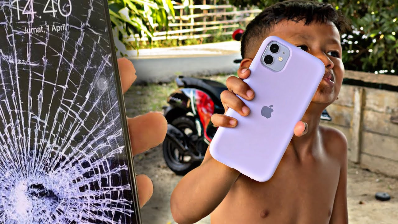Prank banting hp iPhone 13 bocil sampe pecah LCD Gk bisa main geme lagi ...