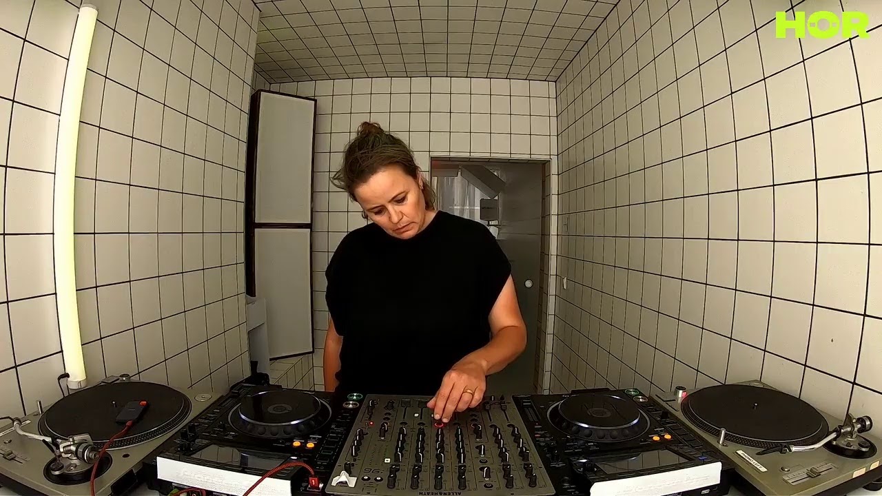 Steffi / September 3 / 4pm-5pm - YouTube