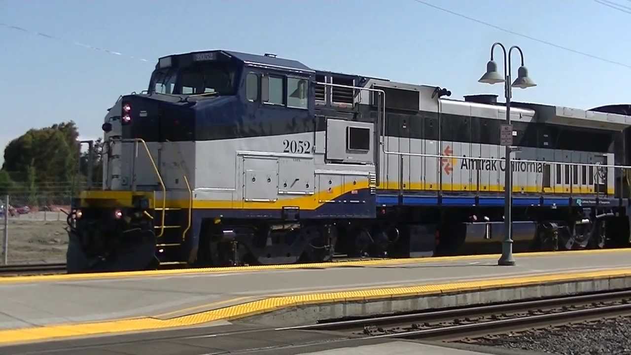 CDTX GE Dash-8 32BWH 2052 (Departure) - YouTube