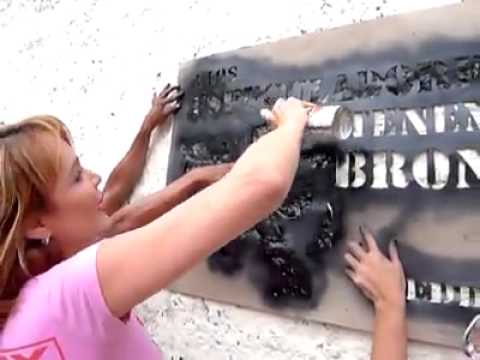 Susej Vera grafitea paredes contra comerciantes