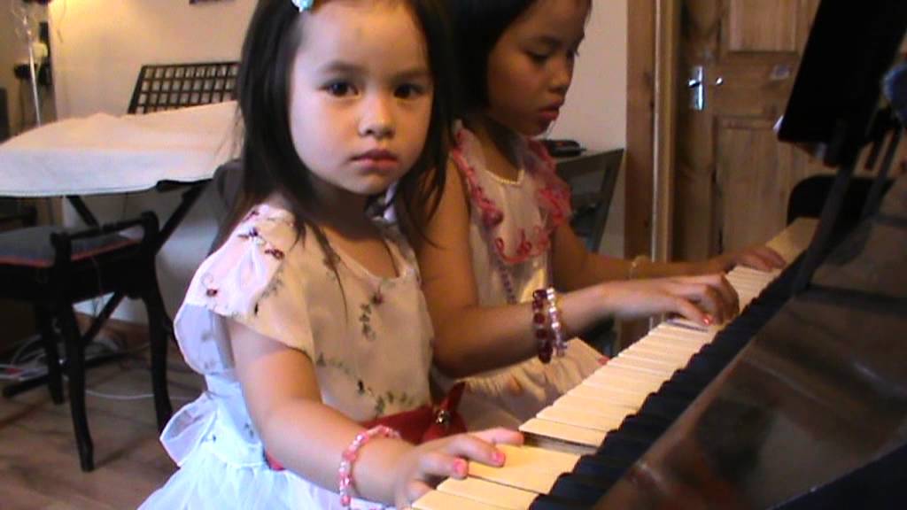 Twinkle Twinkle Little Star- Piano Duet by Jessica 2 years old + Lucy 6 ...